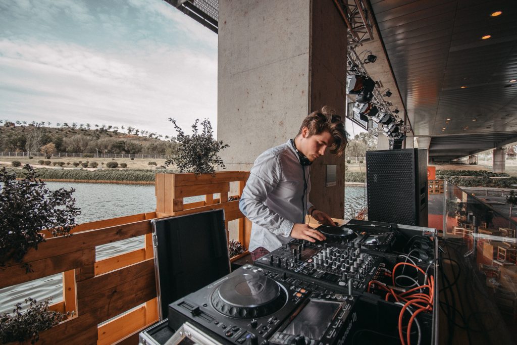 Djs para eventos: Todos los estilos con Hey Mickey! - Hey Mickey